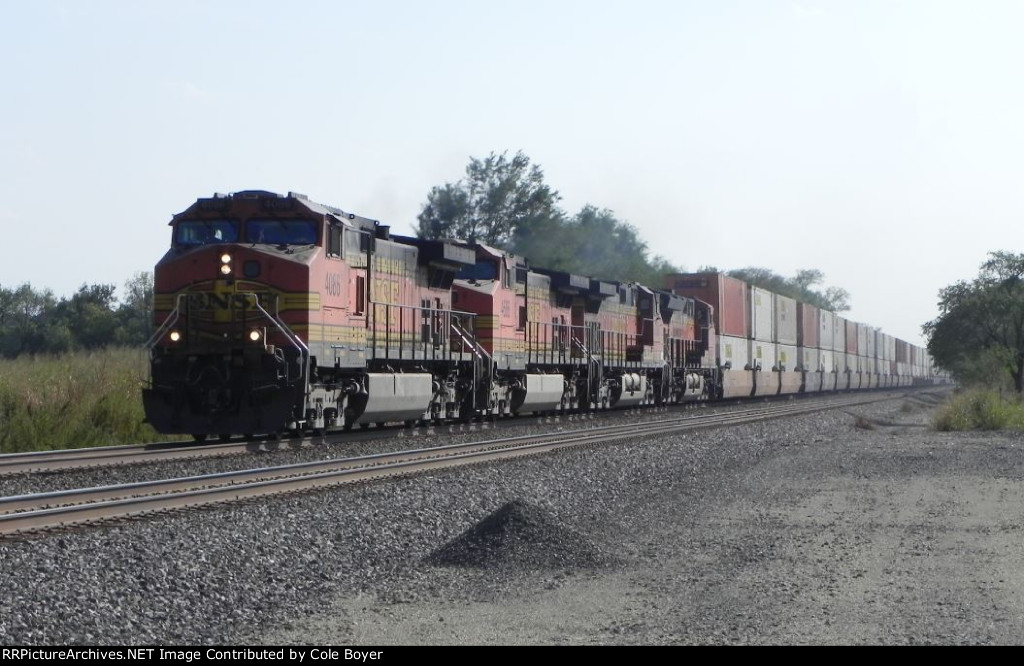 BNSF 4086 (GE C44-9W) leads EB Z-Train